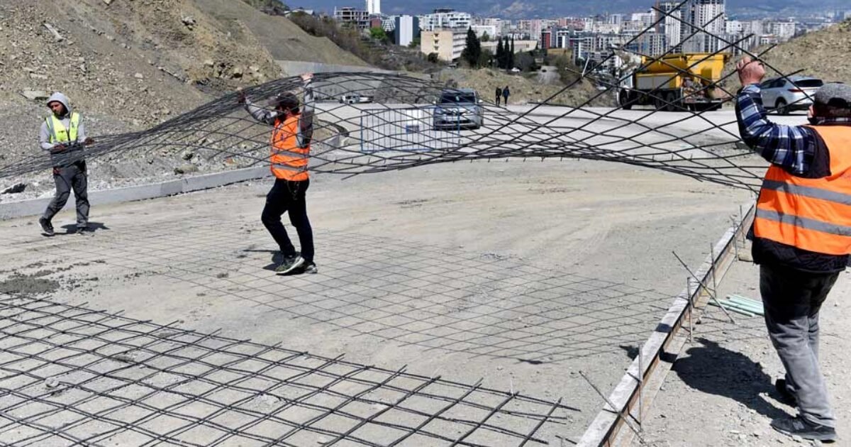 მარშალ გელოვანის გამზირისა და მუხრან მაჭავარიანის ქუჩის დამაკავშირებელი