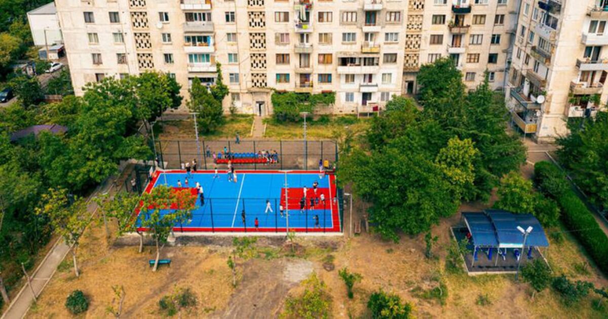 გლდანის VIII მიკრორაიონის N29 კორპუსთან კალათბურთის მოედანი მოეწყო ...