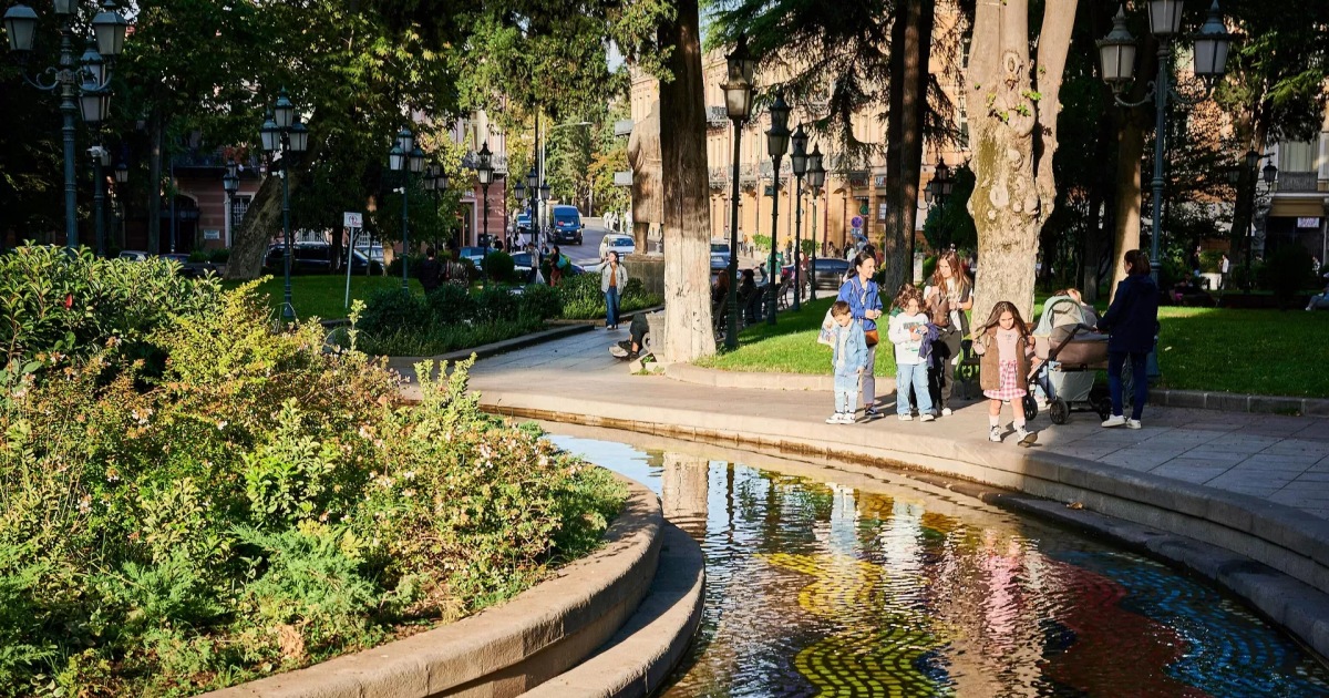 გორგასლის ქუჩაზე პარკის მოწყობას 360-წლიანმა ხეებმა შეუშალა ხელი ...