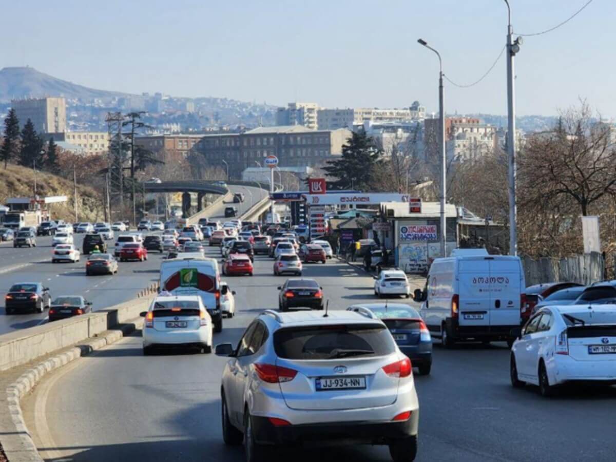 ლაგუნა ვერეს ტერიტორიიდან ბენზინ გასამართ სადგურებს იღებენ Kalaki Ge